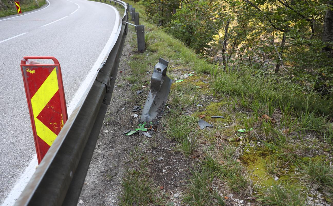Motorradfahrer bei schwerem Unfall in Bad Ischl über Leitplanke geschleudert | laumat|at