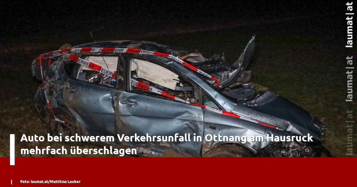 Auto bei schwerem Verkehrsunfall in Ottnang am Hausruck mehrfach überschlagen | laumat|at