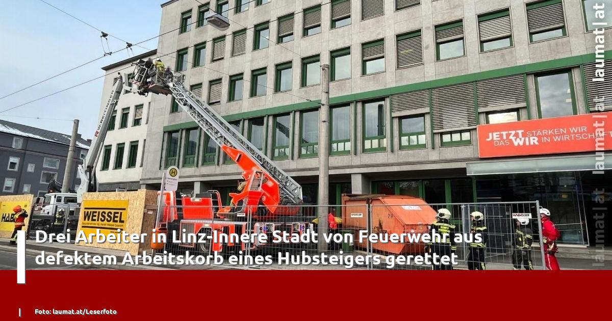 Drei Arbeiter in Linz-Innere Stadt von Feuerwehr aus defektem Arbeitskorb eines Hubsteigers ...
