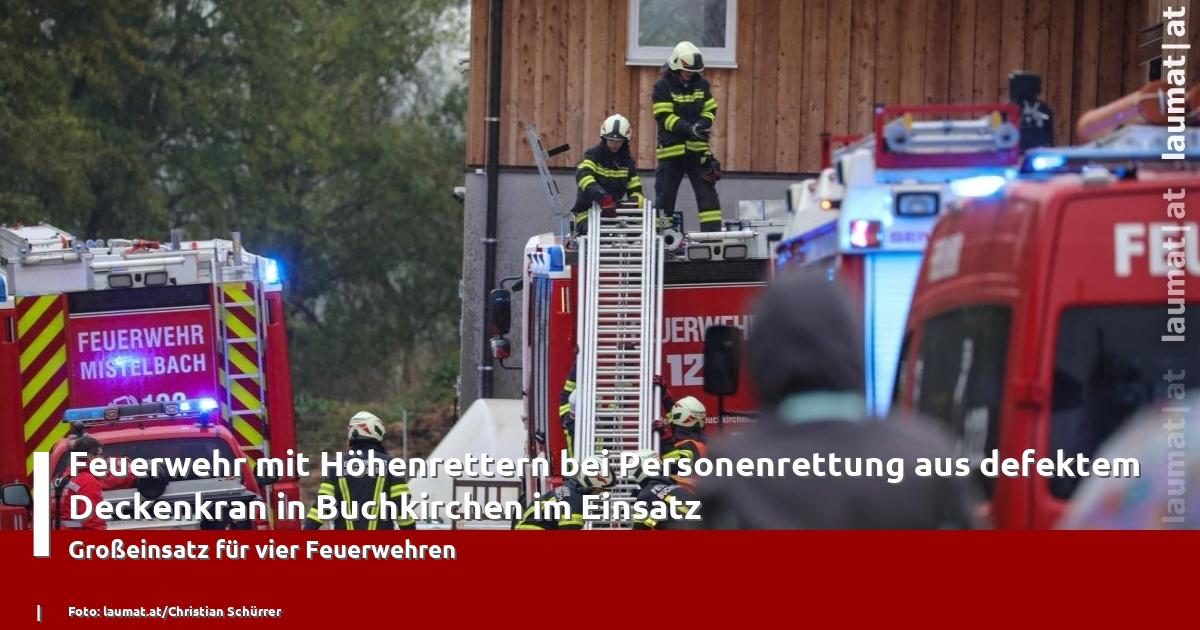 Feuerwehr mit Höhenrettern bei Personenrettung aus defektem Deckenkran in Buchkirchen im Einsatz ...